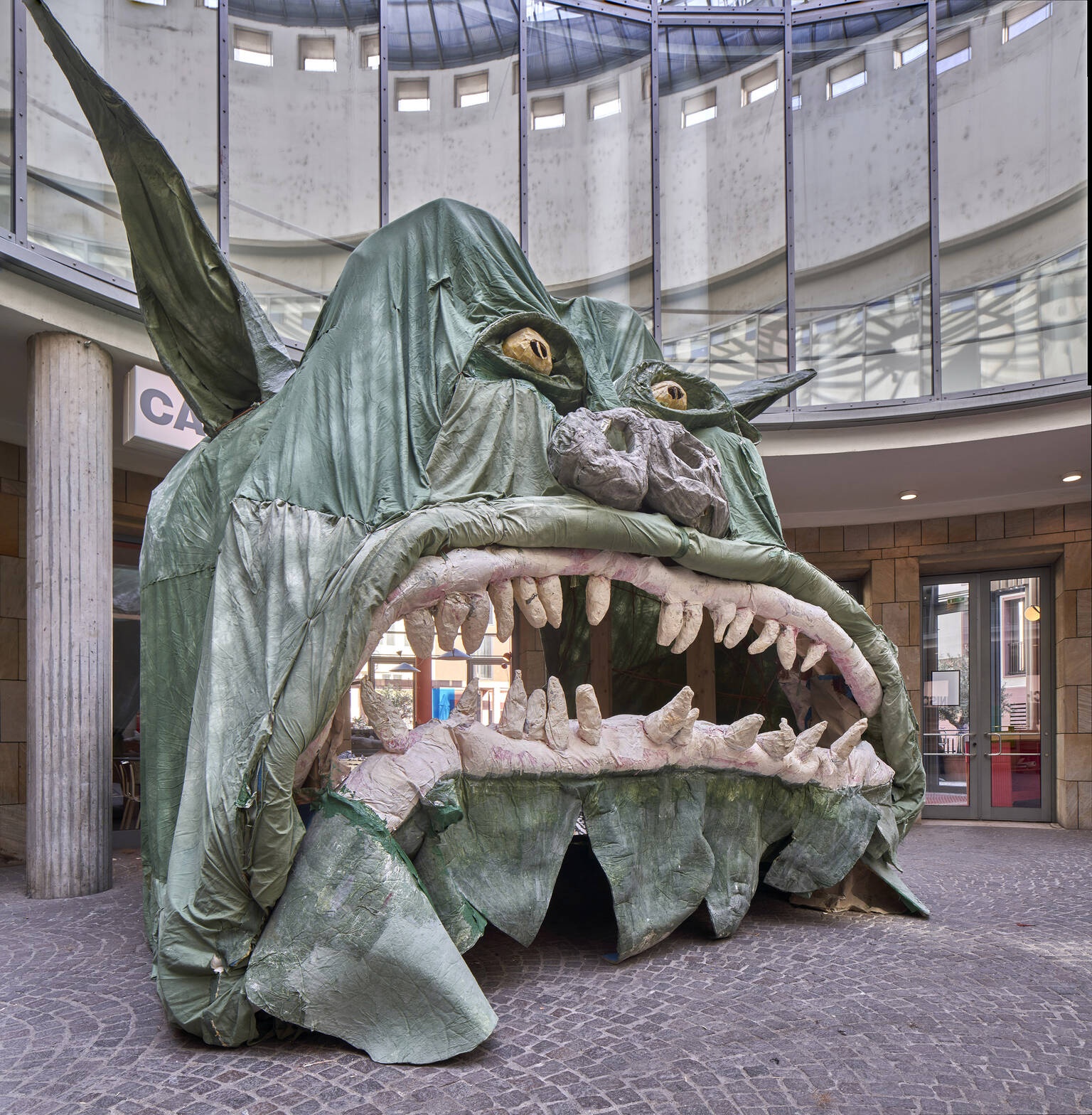 Monster Chetwynd | SCHIRN KUNSTHALLE FRANKFURT